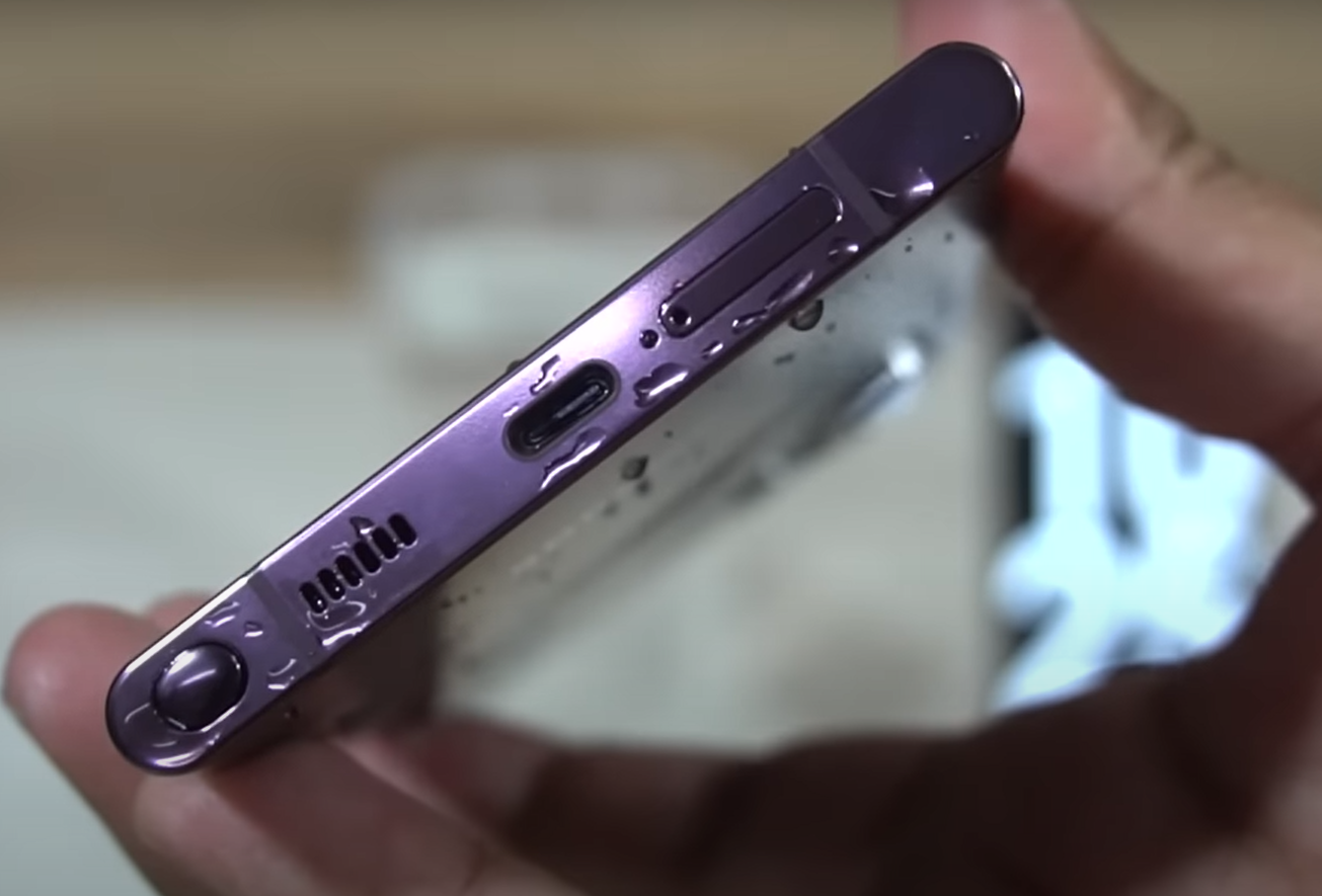 Is the Samsung Galaxy S22 Ultra Waterproof? - WaterproofWiki