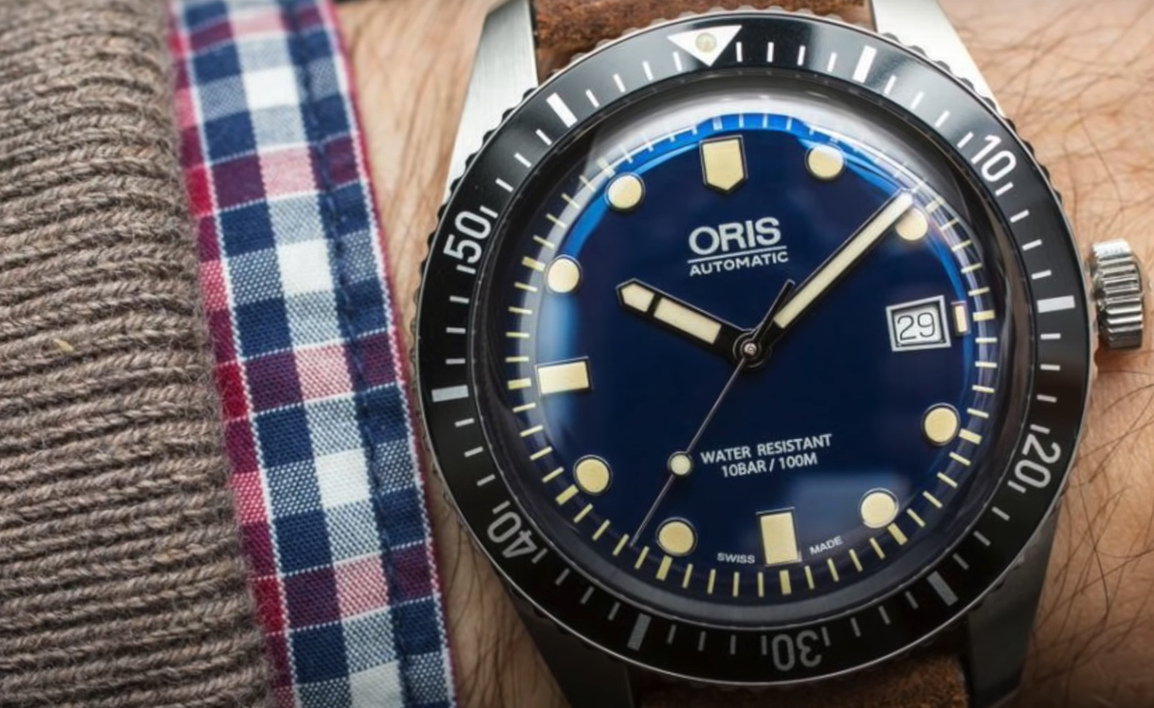 Waterproof vs. Water-Resistant Watch: What’s the Difference ...